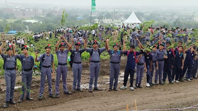 Indore achieving world record, plants 11 lakh saplings within 24 hours